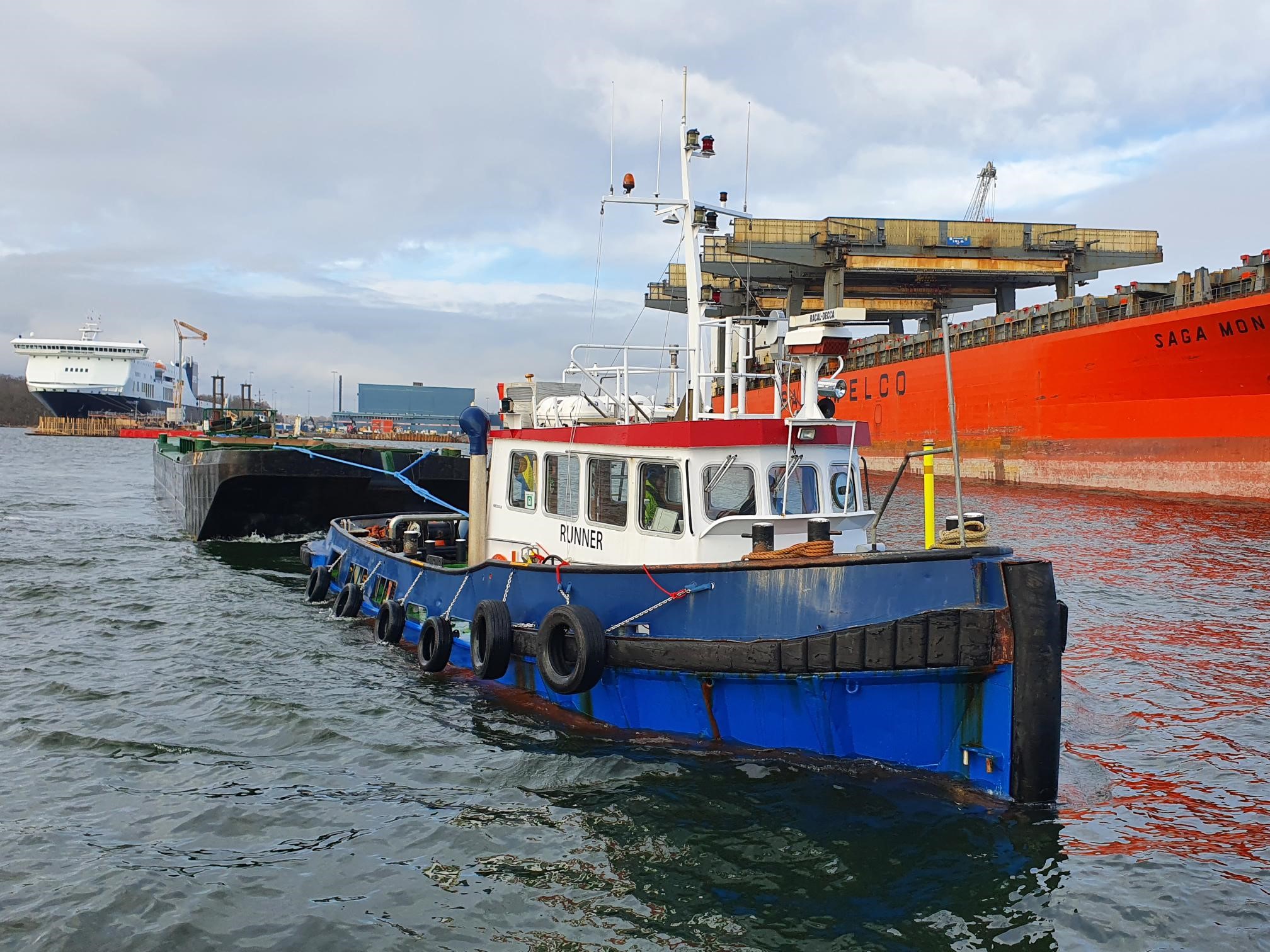 Båtar för muddring och anläggningsdykning